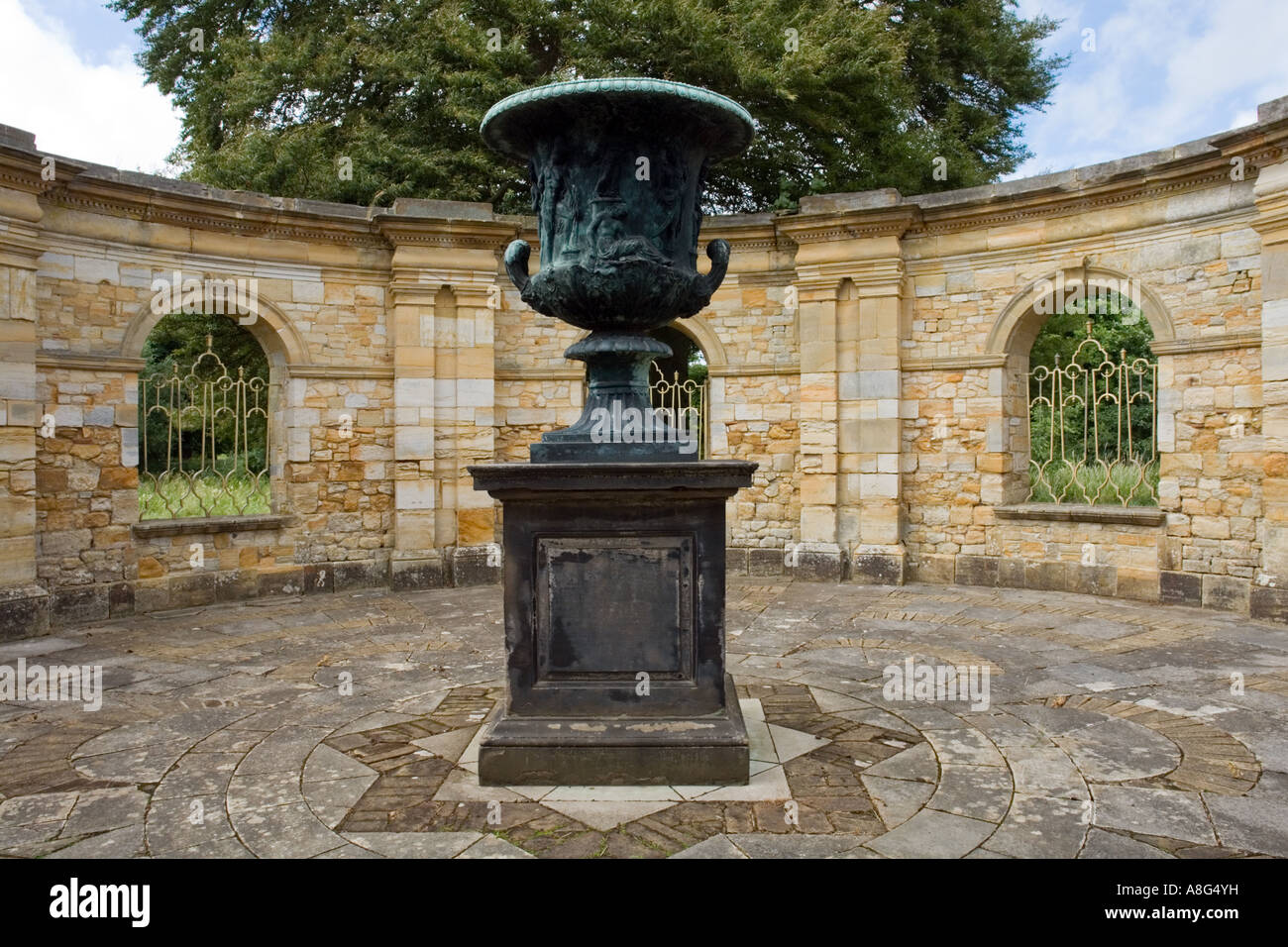 Classical sculpture in the grounds of Hever Castle Stock Photo - Alamy
