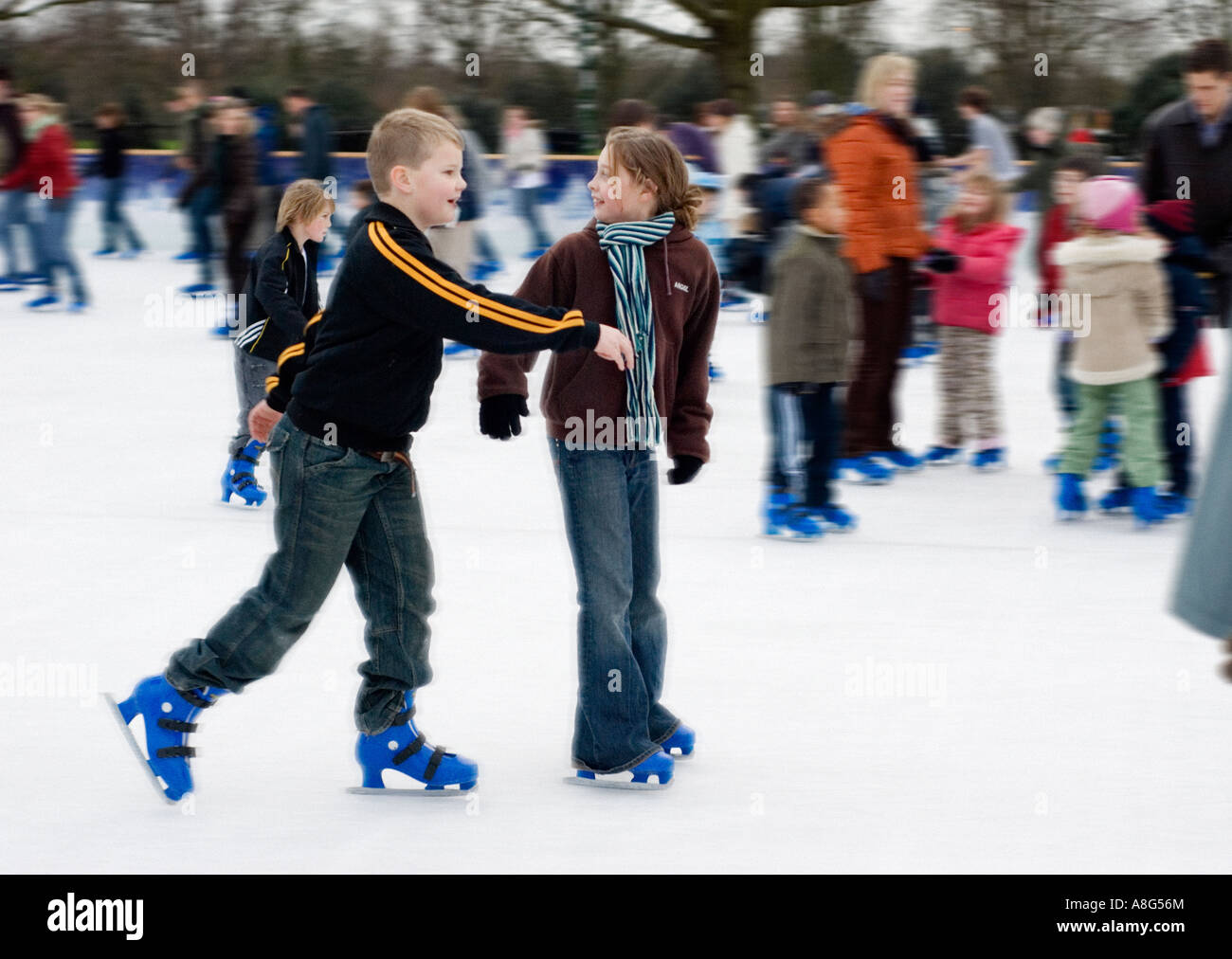 Children ice skating hampton court hi-res stock photography and images ...