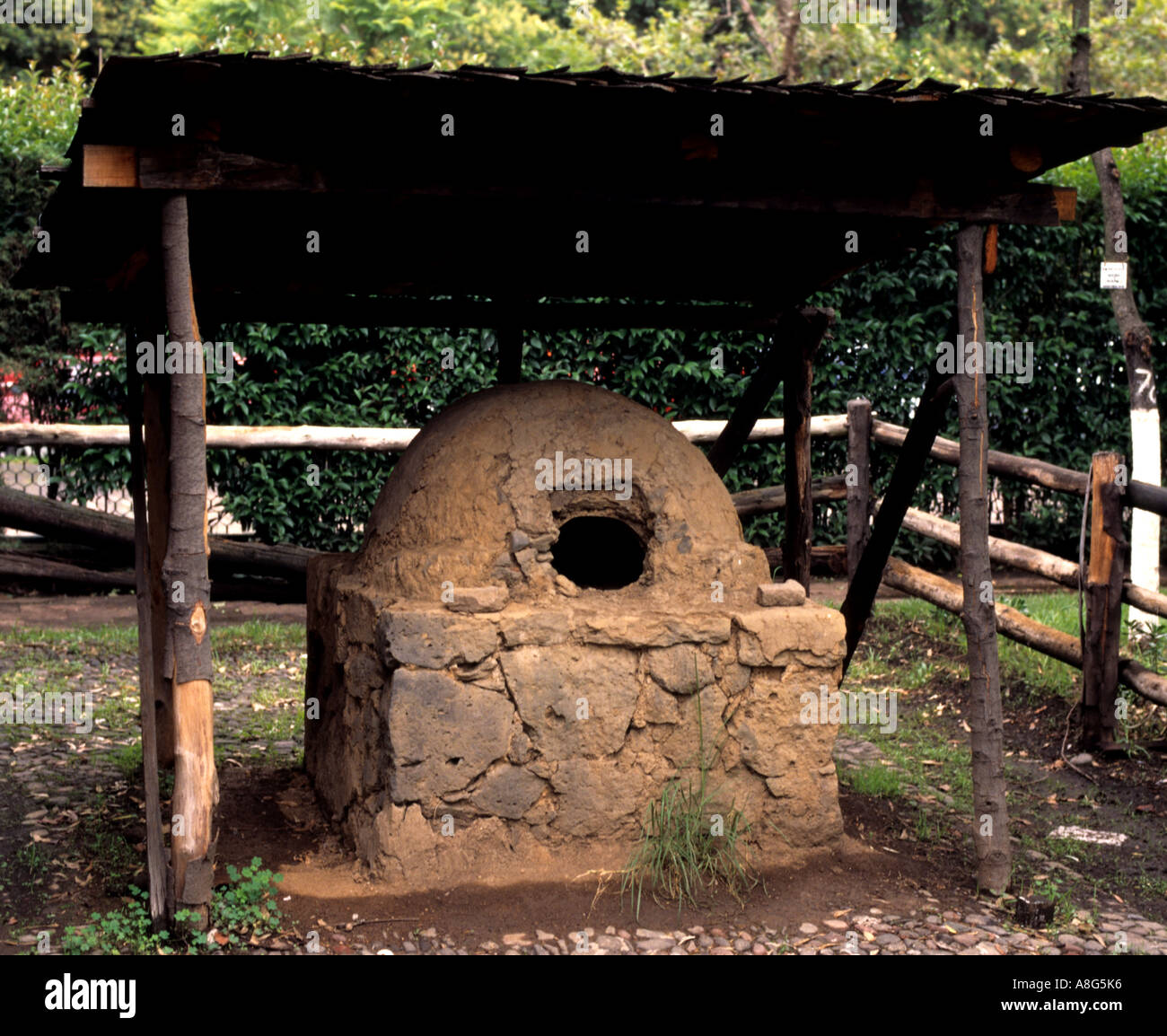 Clay oven hi-res stock photography and images - Alamy