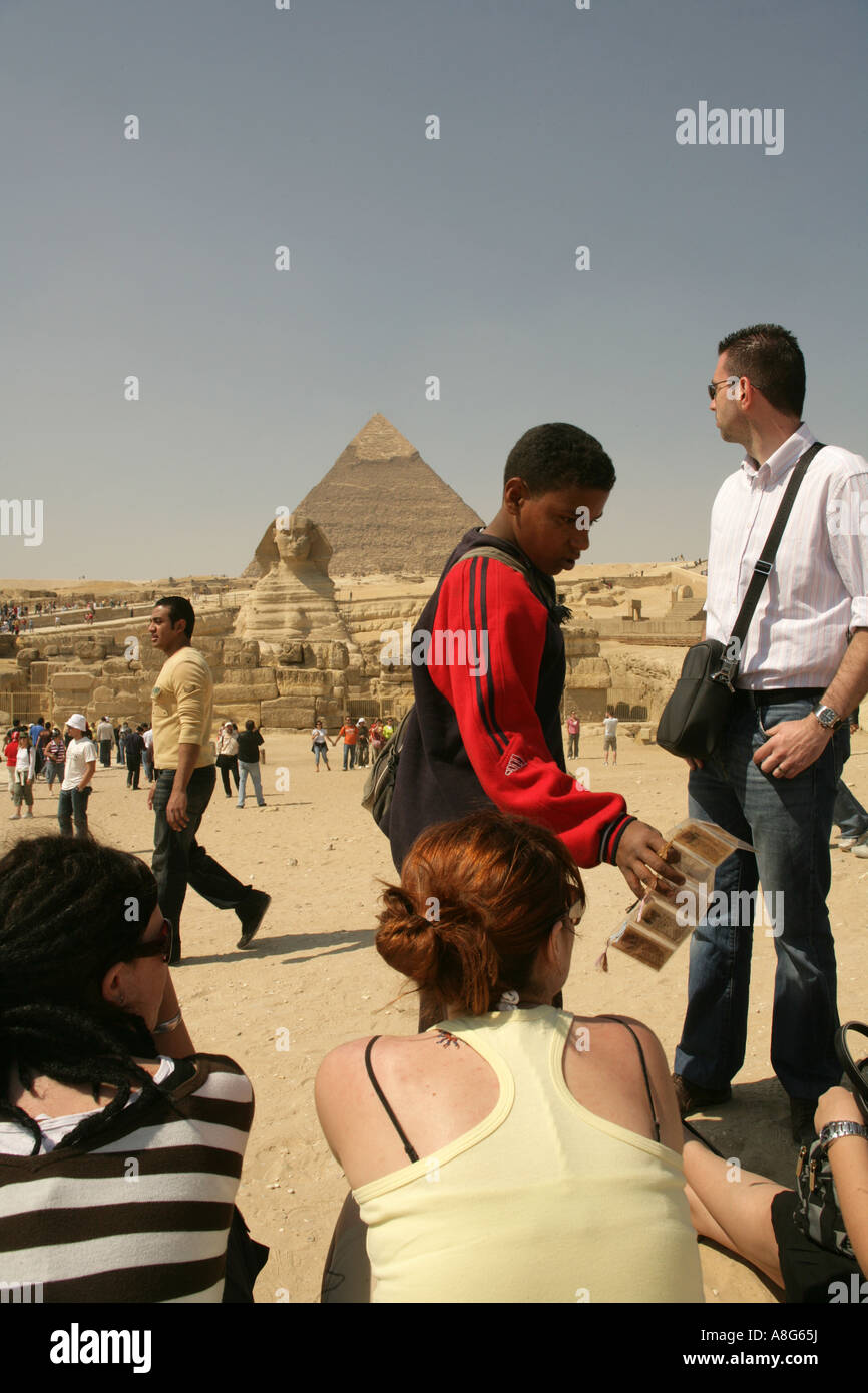 Egypt pyramids tourists not tourist hi-res stock photography and images ...