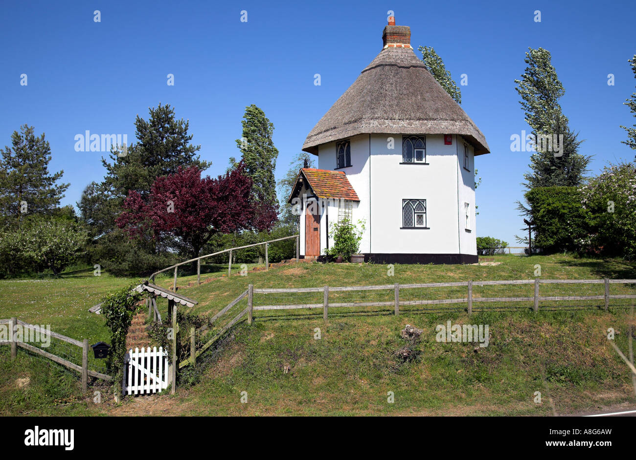 Small round cottage in Essex, England Stock Photo - Alamy