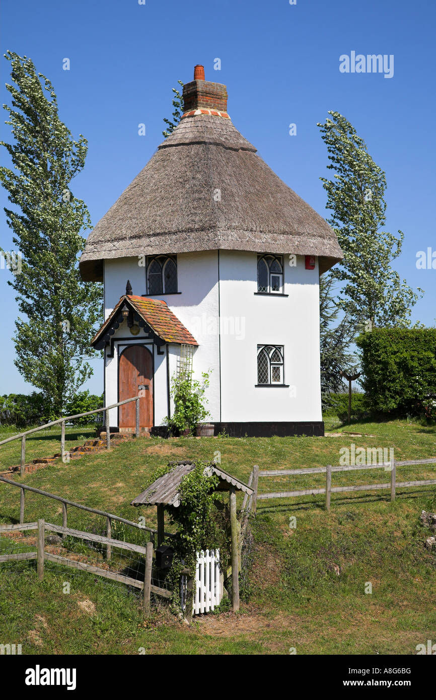 Tiny thatched building hi-res stock photography and images - Alamy