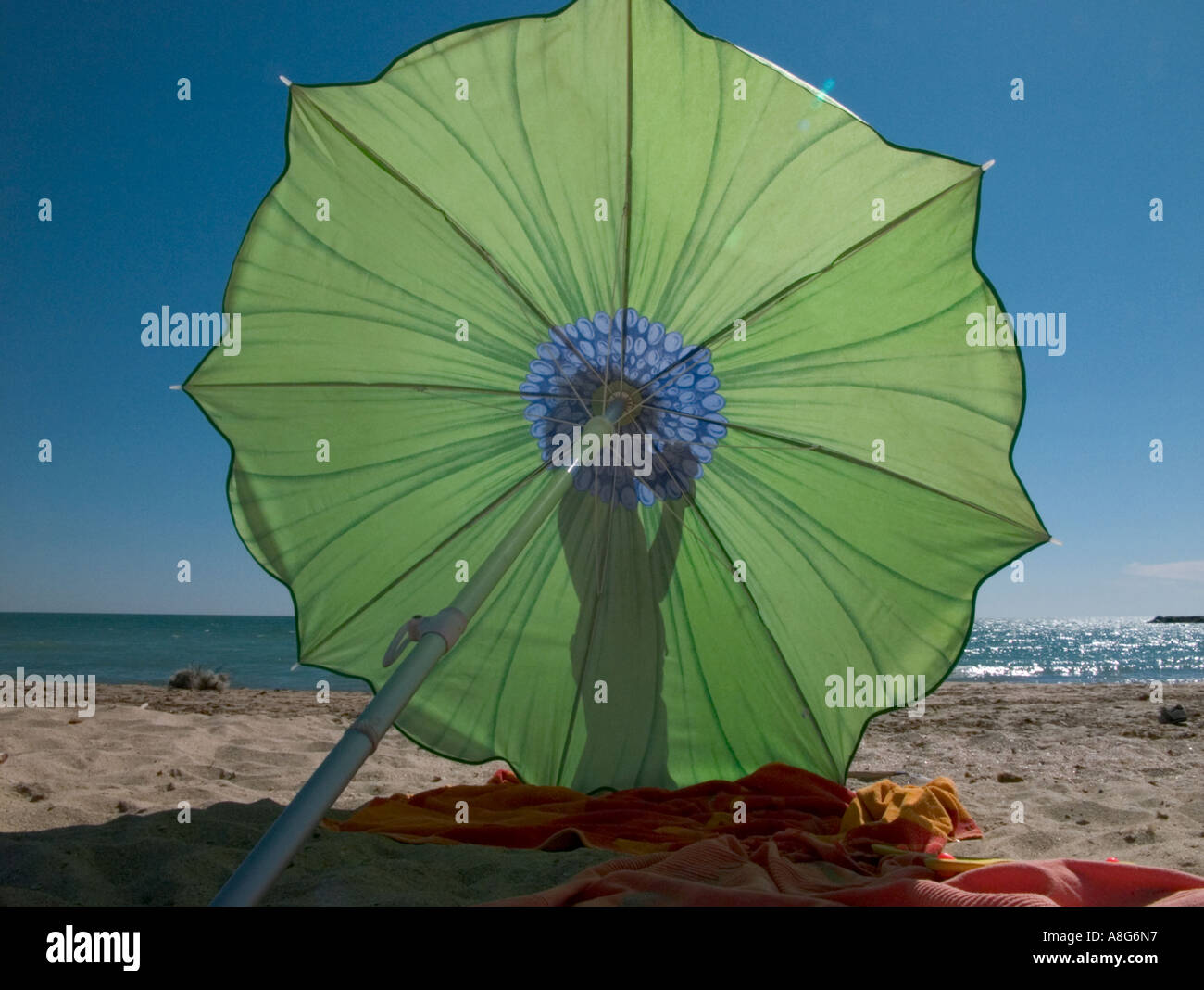 Sun brolly silhouette hi-res stock photography and images - Alamy