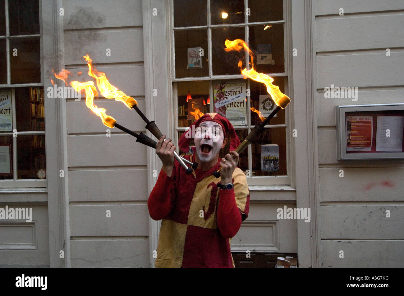 Juggler dancing oxford crowds dancing students celebrations may day ...