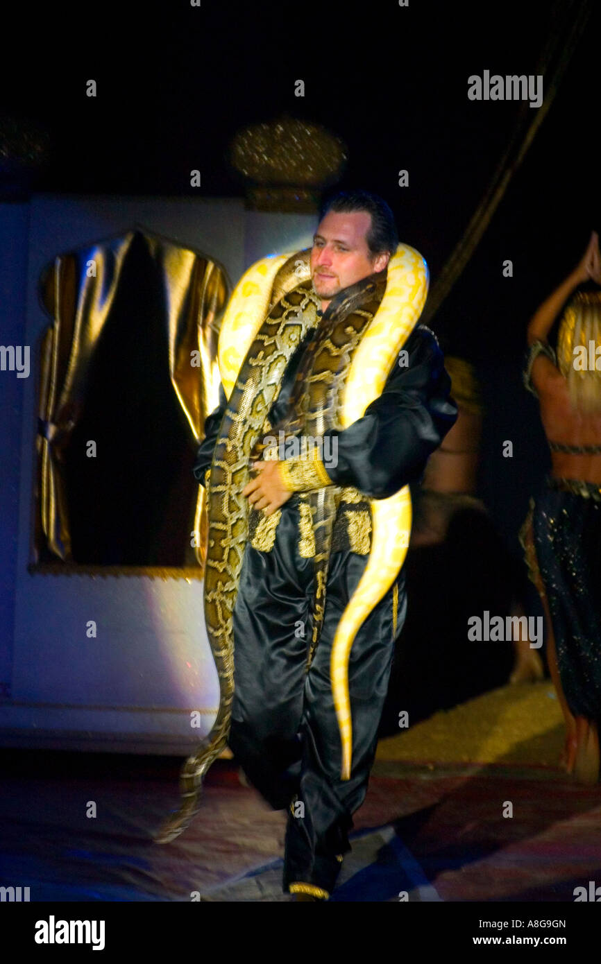 Circus snakes snake hi-res stock photography and images - Alamy