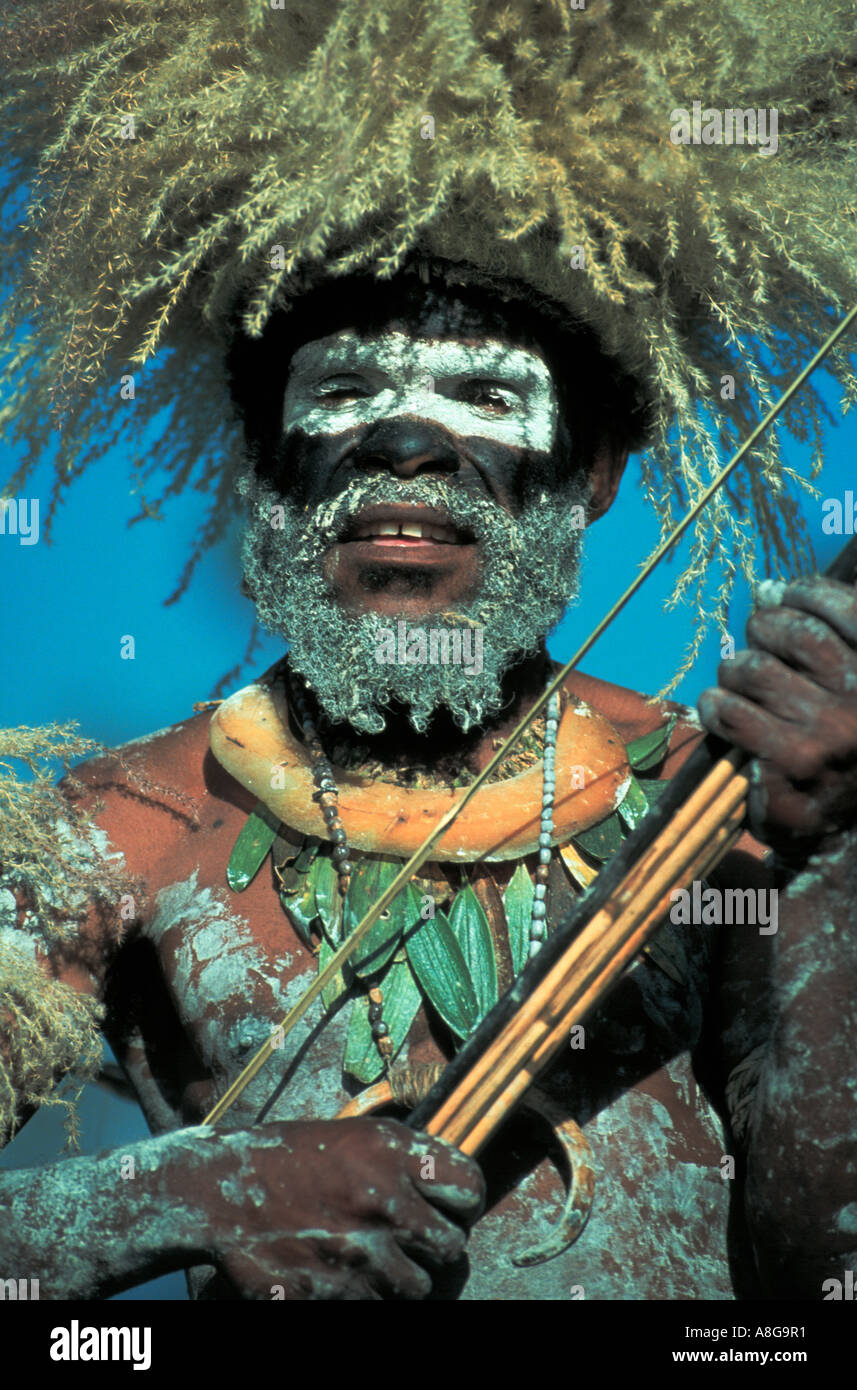 Decorated aboriginal bow arrow mt hi-res stock photography and images ...