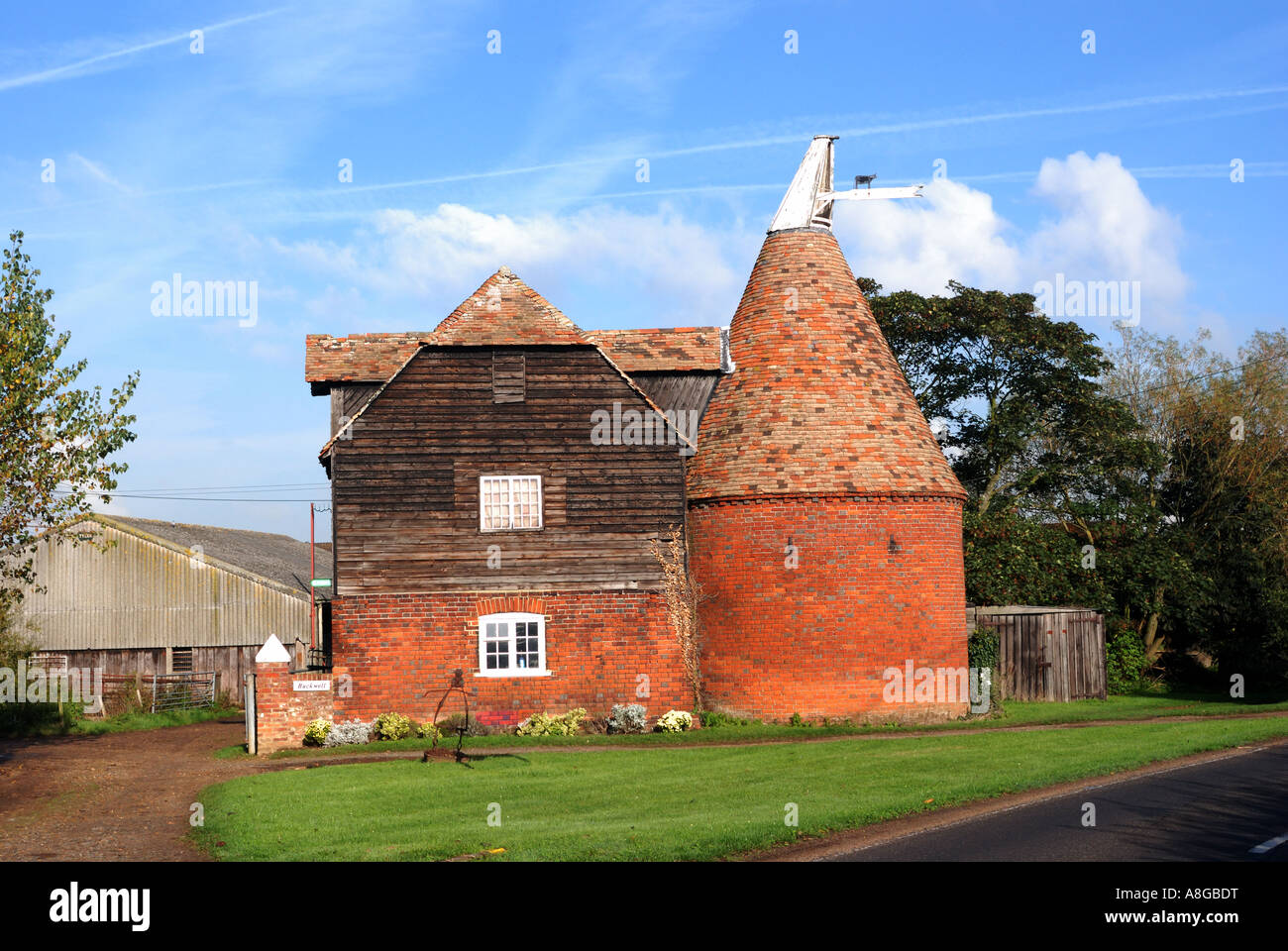 Oast houses Countryside Kent Stock Photo - Alamy