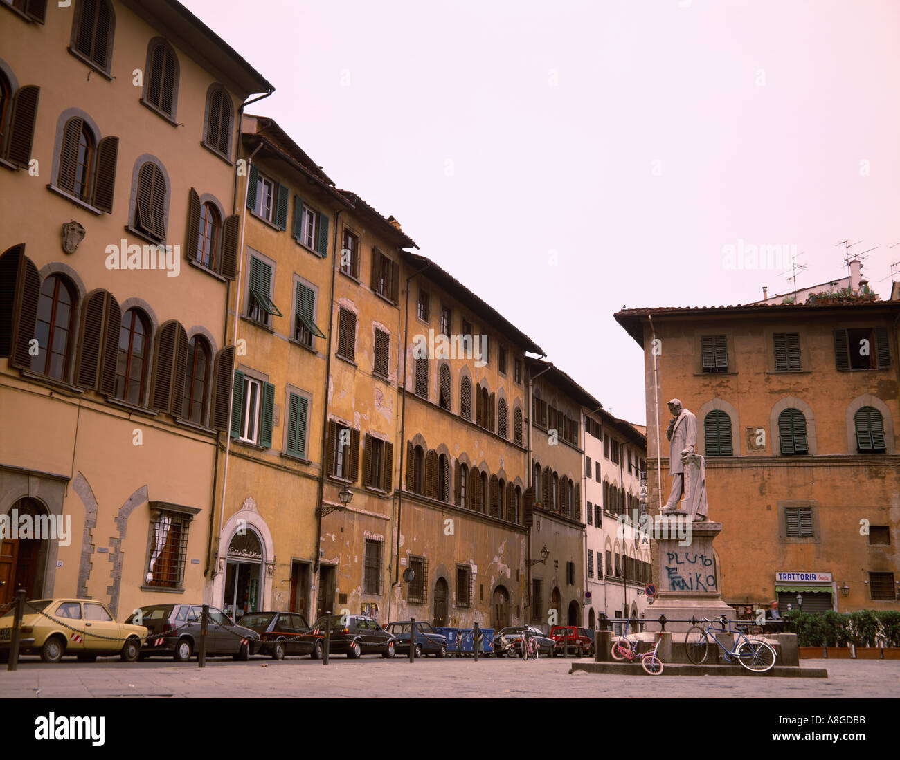 Street scene in florence italy hi-res stock photography and images - Alamy