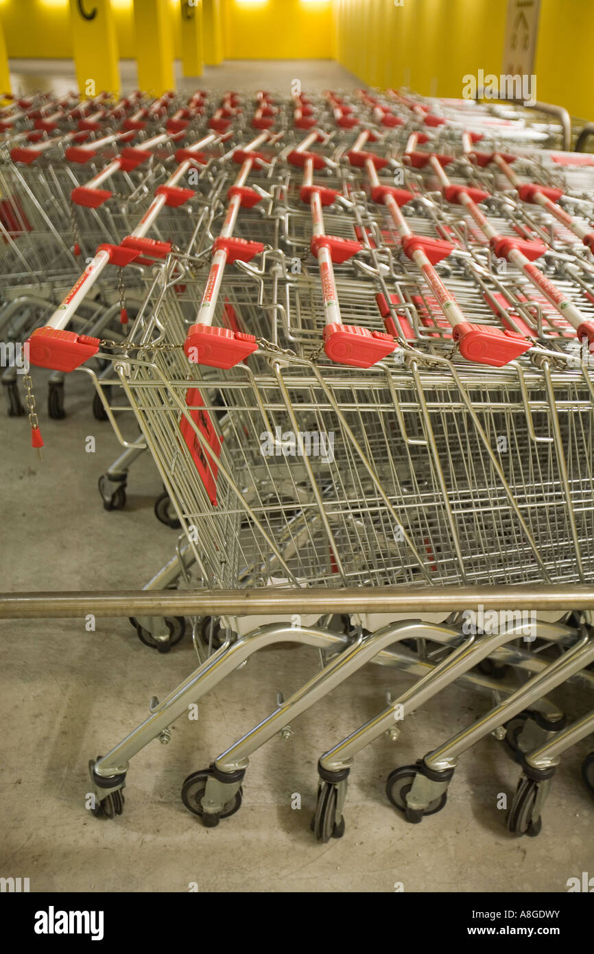Row of Supermarket Trolleys Stock Photo - Alamy