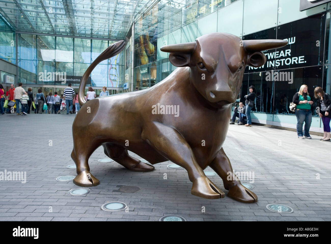 Birminghma bull ring sculpture hi-res stock photography and images - Alamy