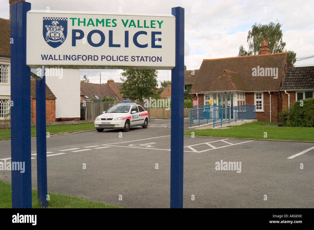 Police car leaving Wantage police station in Oxfordshire Stock Photo ...