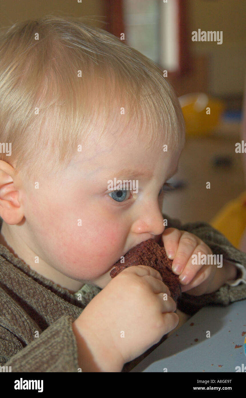 Young boy eating cake Stock Photo - Alamy