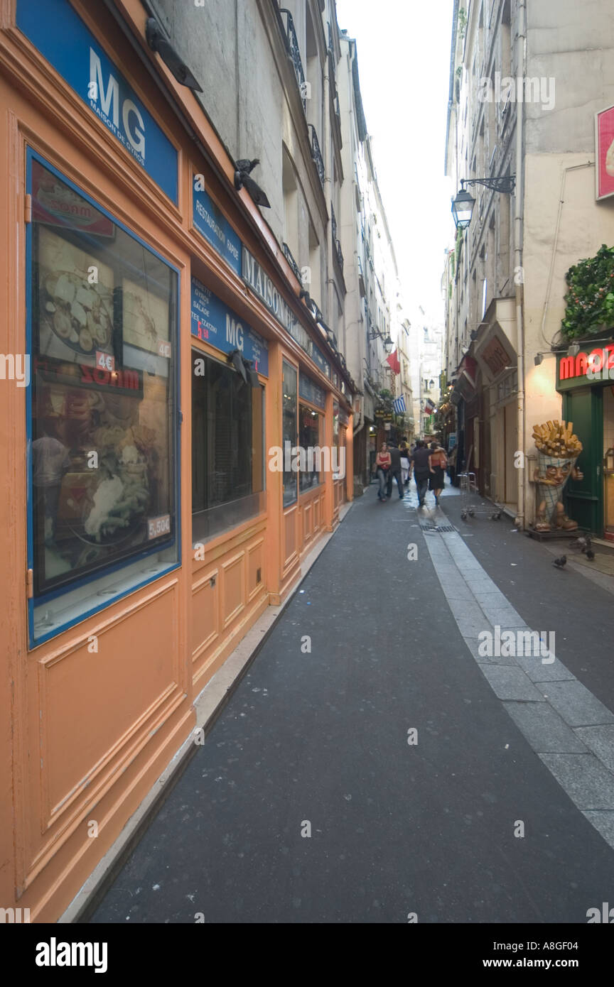 Narrow left hi-res stock photography and images - Alamy