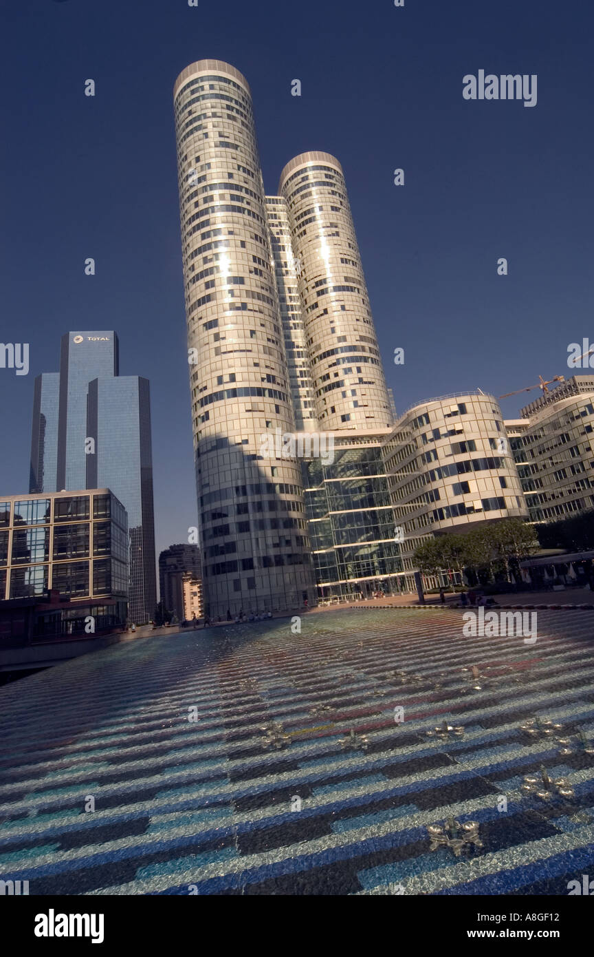 skyscraper la defence paris france Stock Photo - Alamy