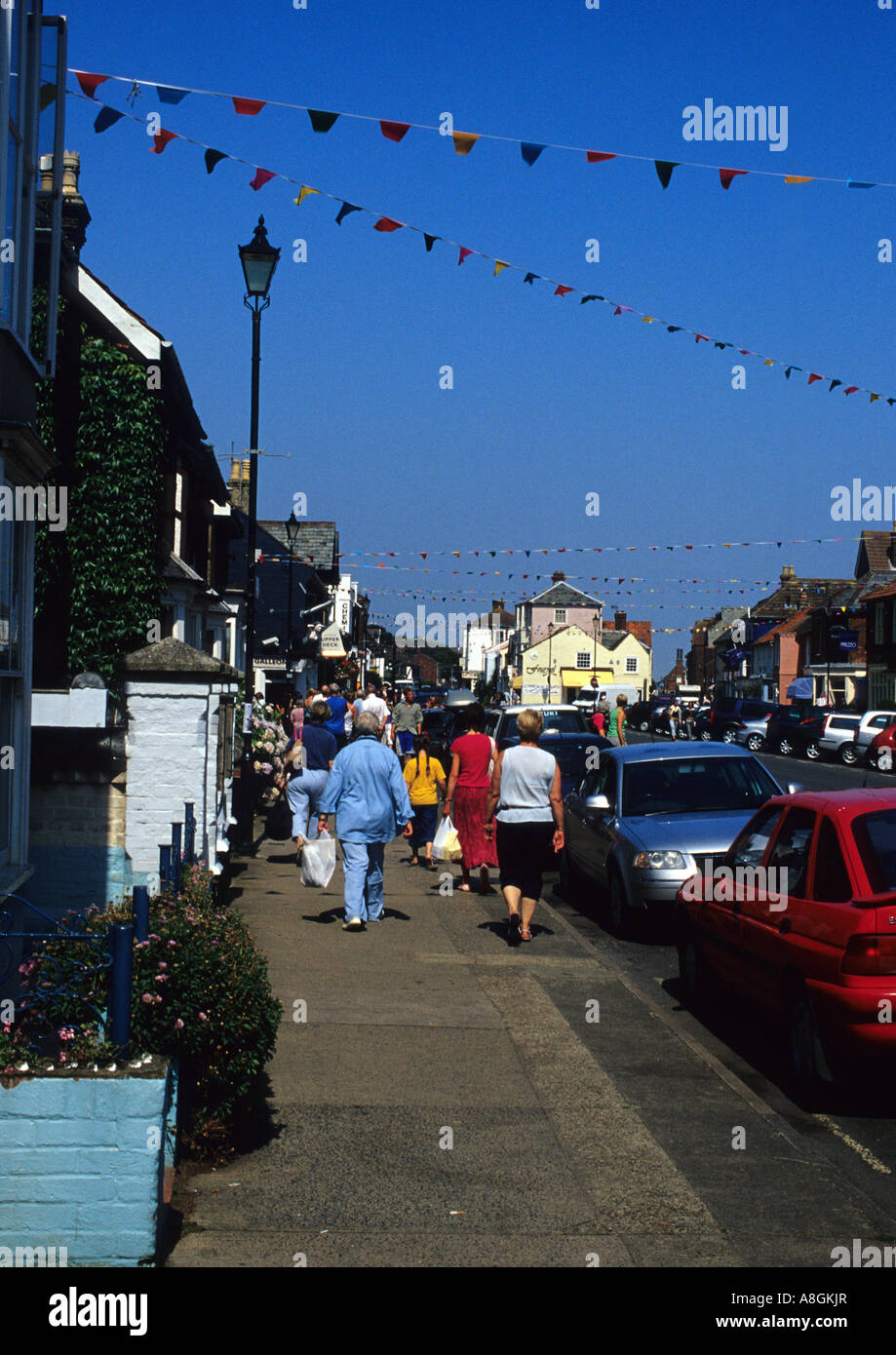 Shops in aldeburgh high street hi-res stock photography and images - Alamy