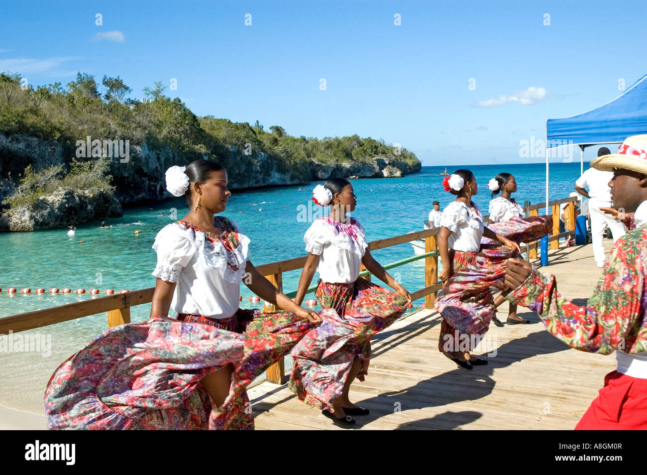 Dominican republic dancers hi-res stock photography and images - Alamy