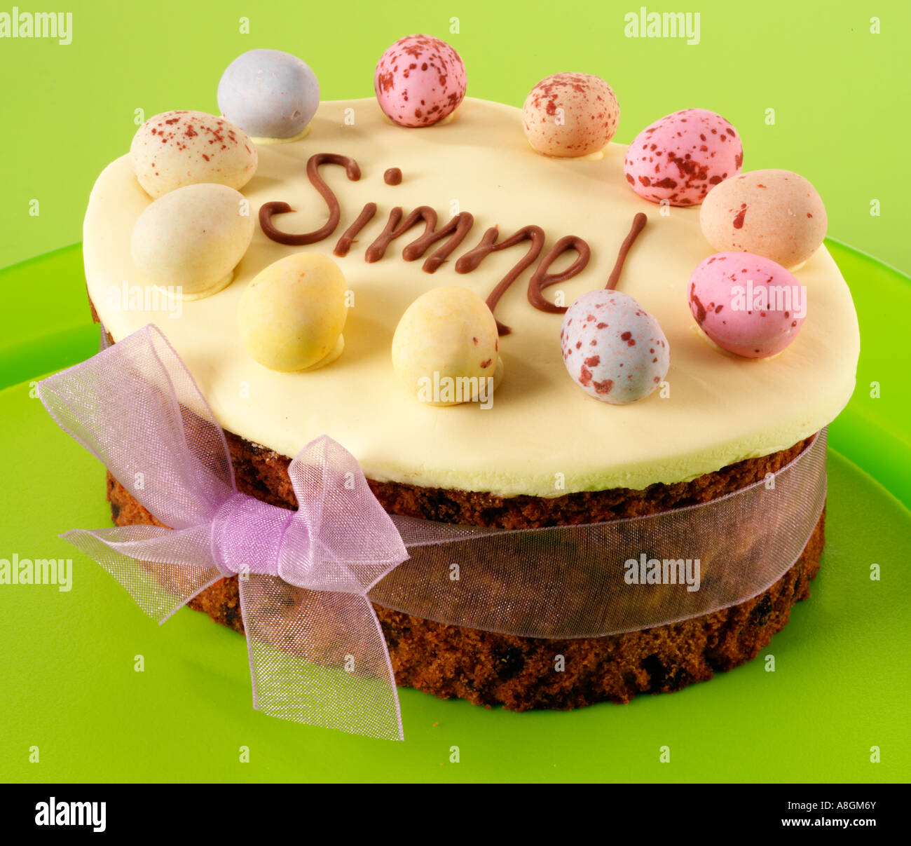 Simnel cake food easter traditional food tradition hi-res stock ...