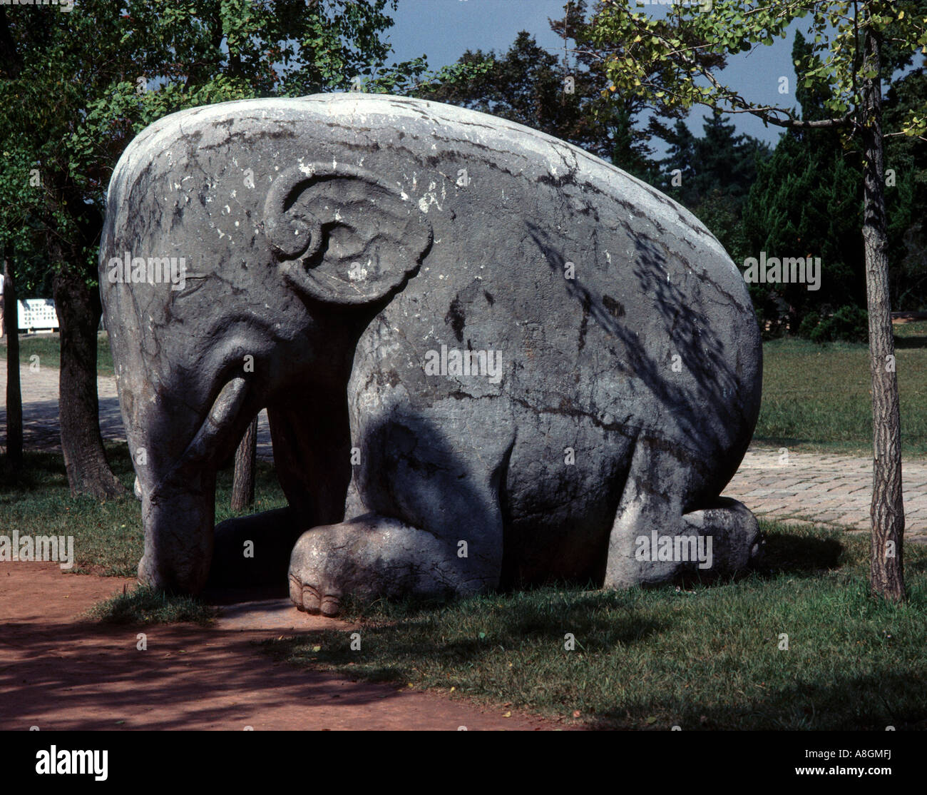 Asian elephant sculpture hi-res stock photography and images - Alamy