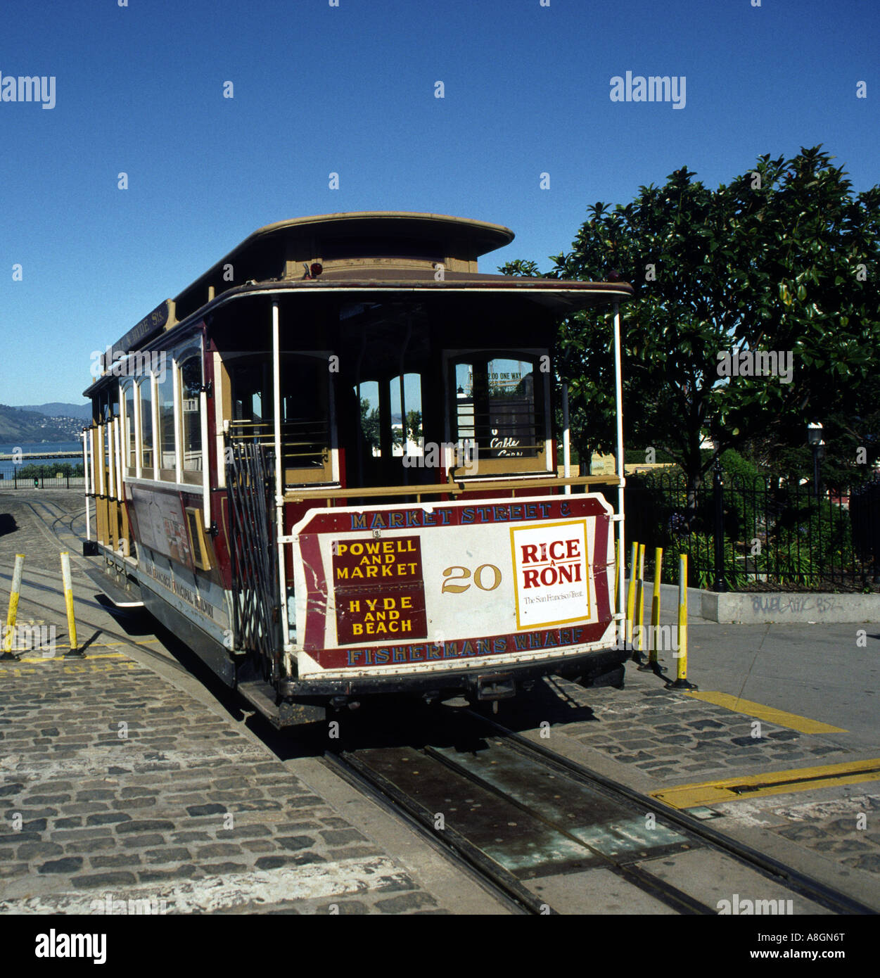 San Francisco Hyde Street cable car on turntable Stock Photo - Alamy