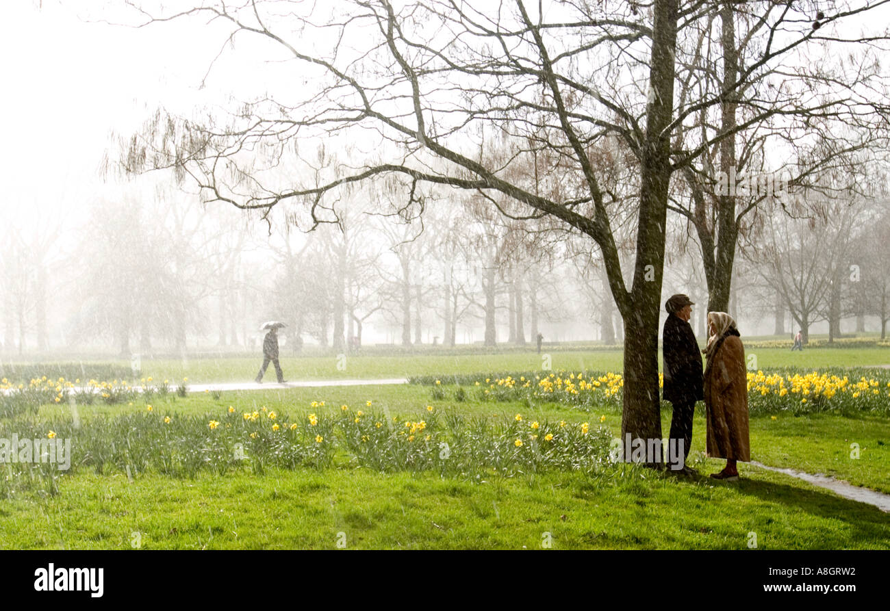 April showers hi-res stock photography and images - Alamy