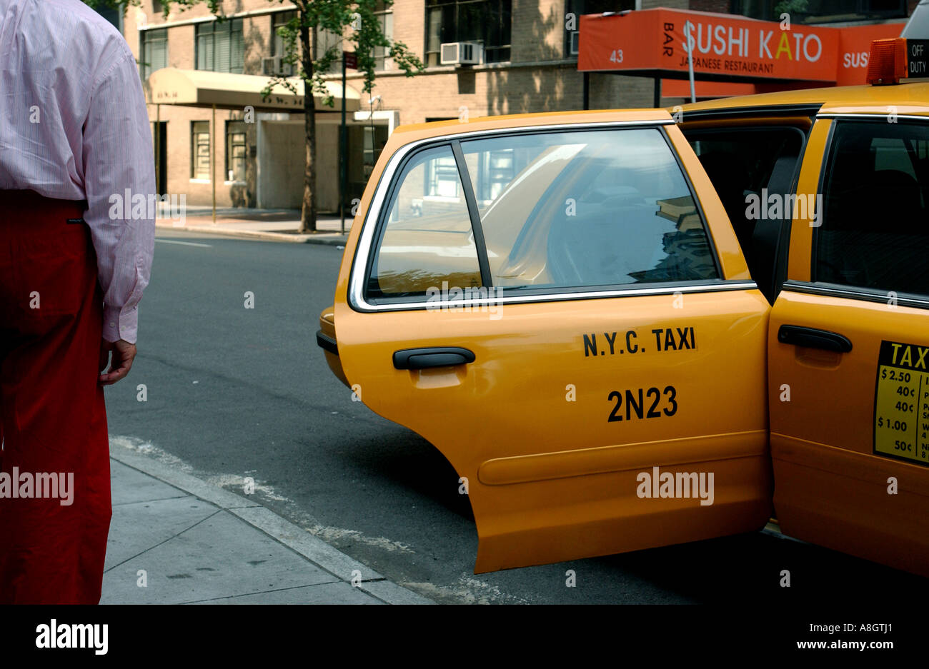 Nyc taxi open door hi-res stock photography and images - Alamy
