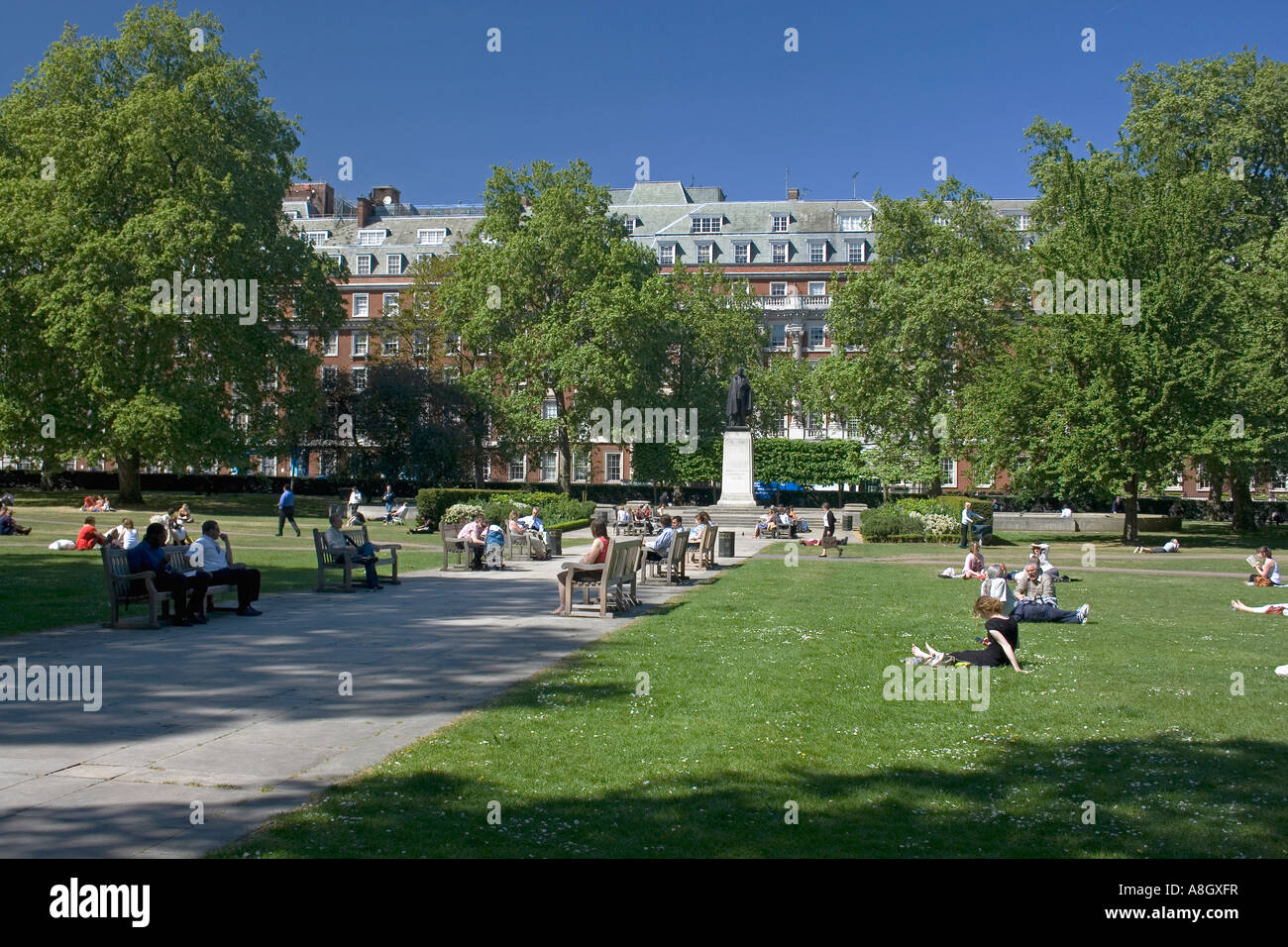 Grosvenor square garden hi-res stock photography and images - Alamy