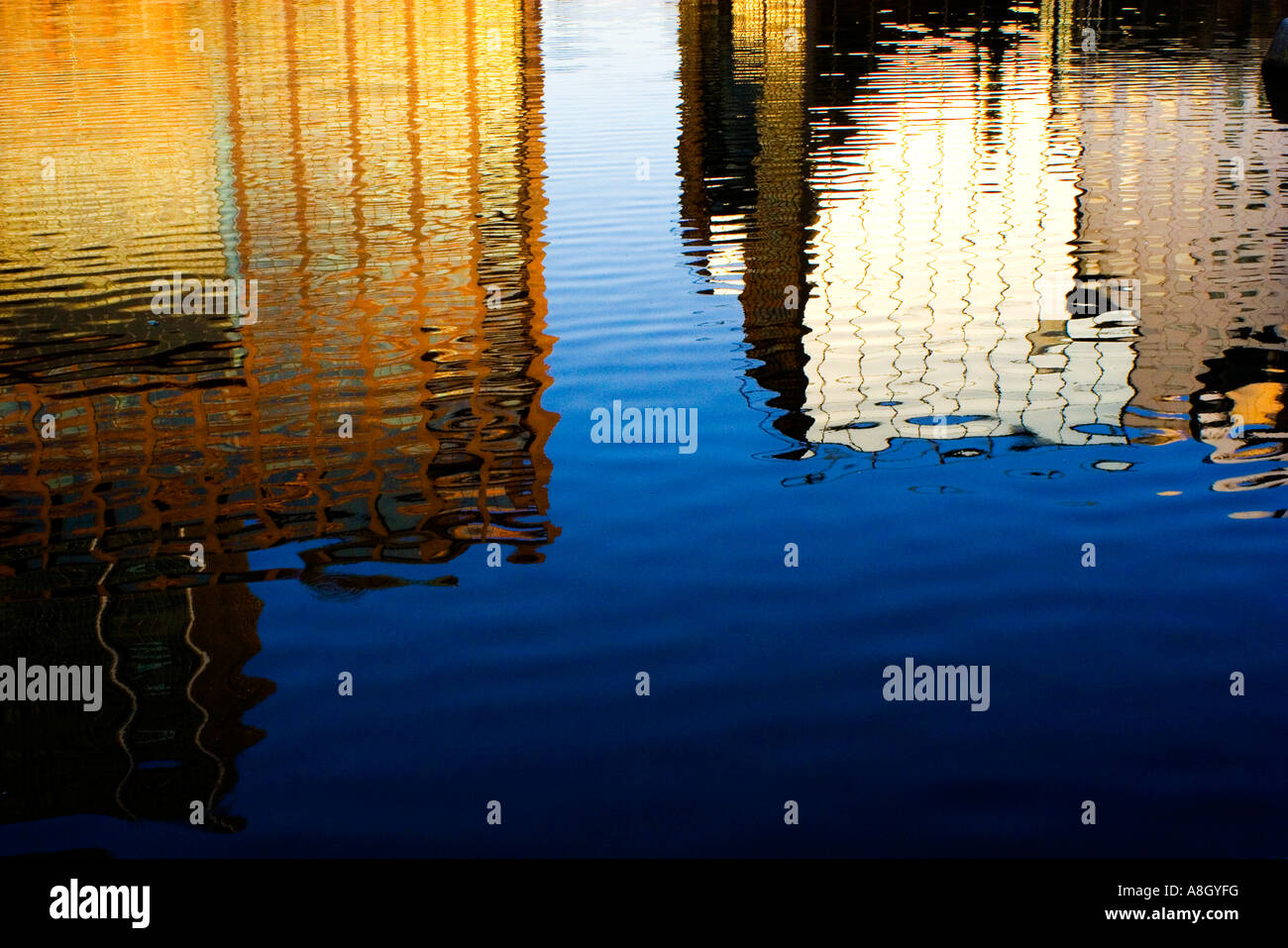 Canary warf building hi-res stock photography and images - Alamy