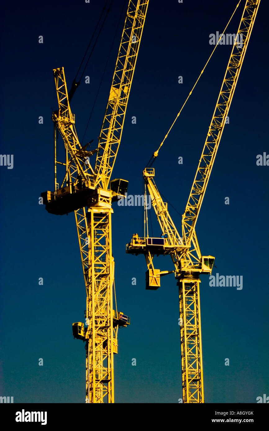 2 cranes hi-res stock photography and images - Alamy