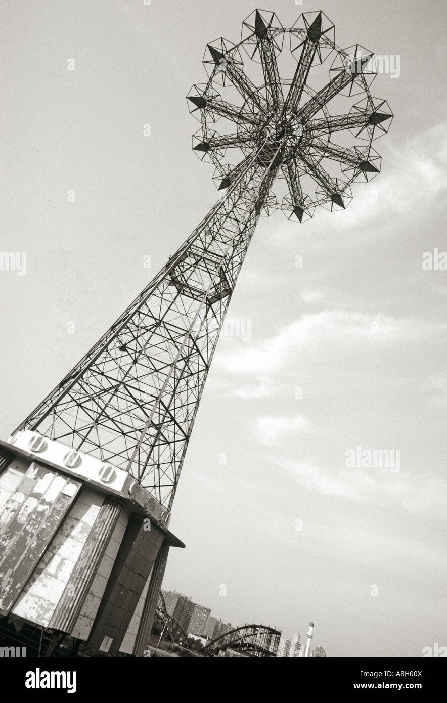 Parachute ride Coney island NYC Stock Photo - Alamy