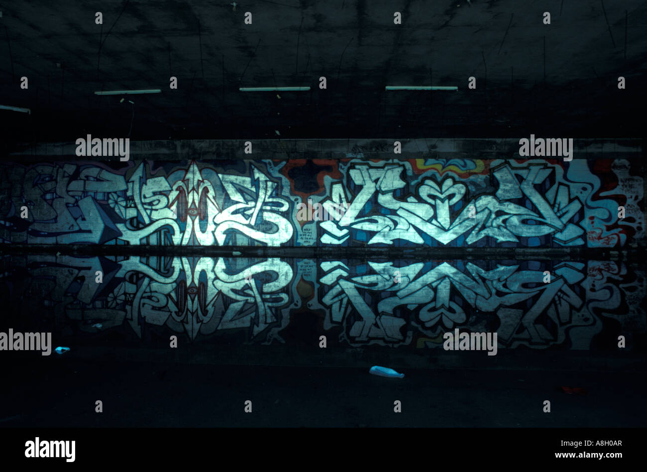 Graffiti de agua hi-res stock photography and images - Alamy