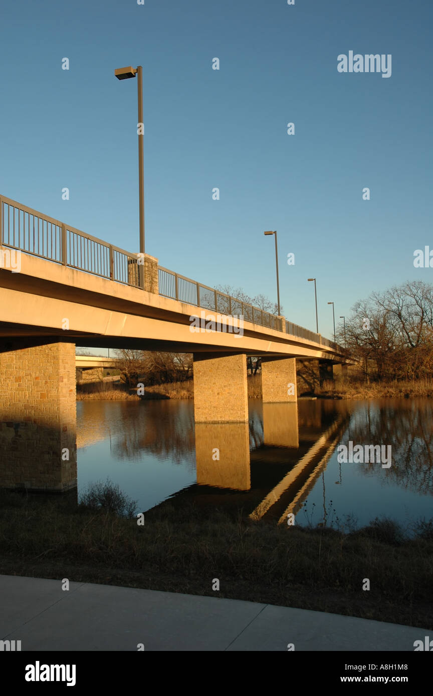 Bridge over a pond hi-res stock photography and images - Alamy