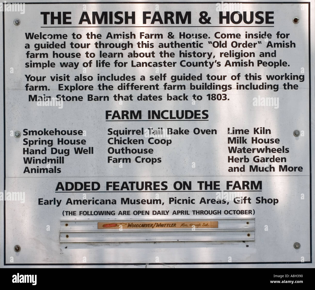 Pennsylvania dutch clothing hi-res stock photography and images - Alamy