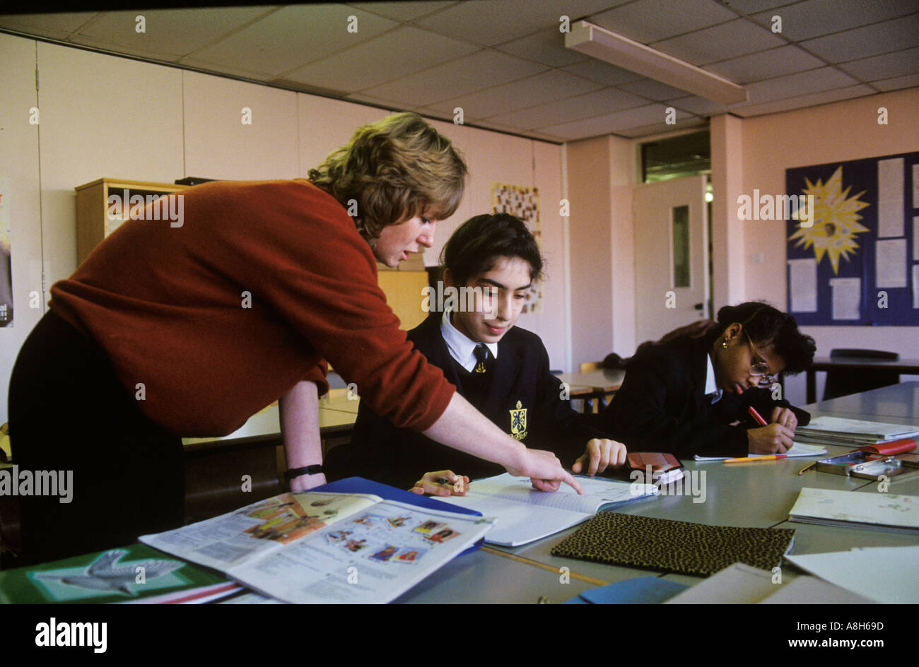 Teenagers london 1990s hi-res stock photography and images - Alamy