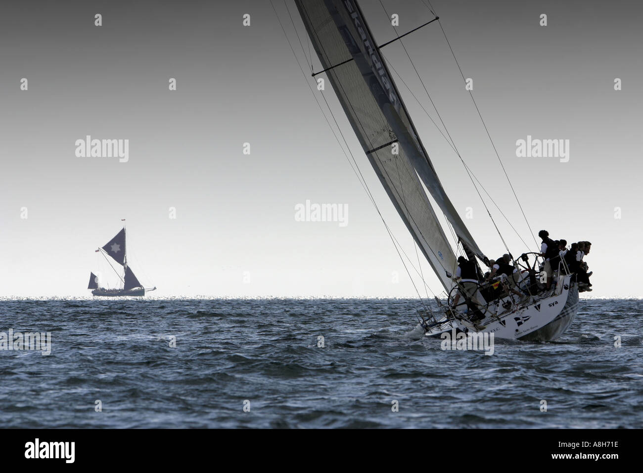 Cowes seafront hi-res stock photography and images - Alamy