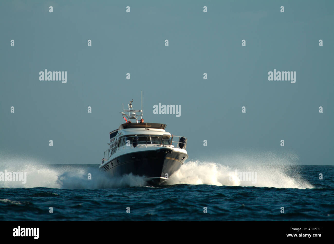 Running shot Storebro 475 Royal Commander motor cruiser Stock Photo - Alamy