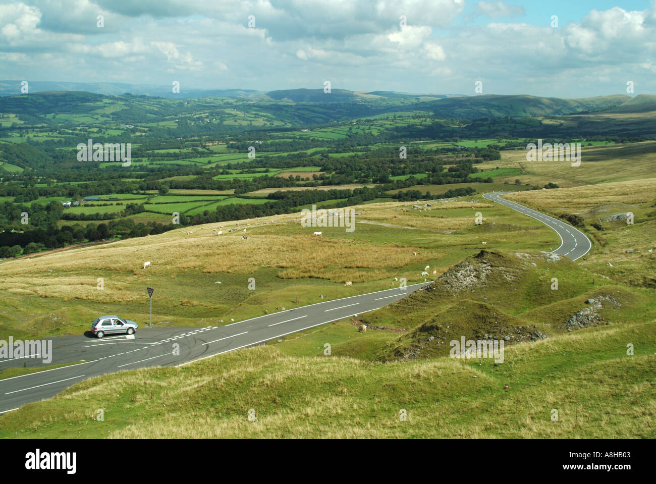 Unfenced roads hi-res stock photography and images - Alamy