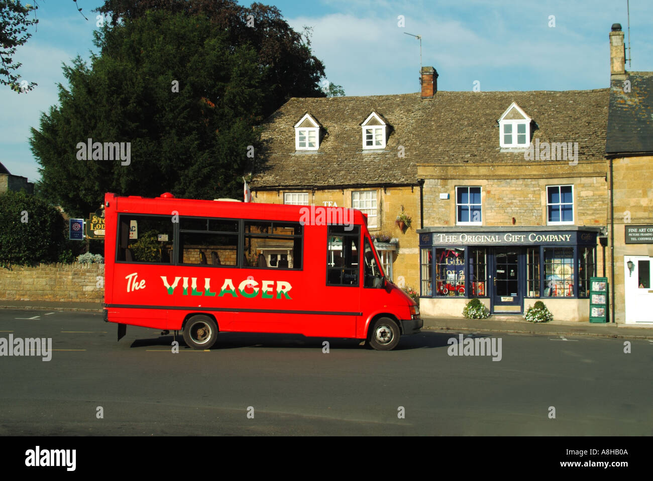 Stow on the Wold villager bus stationary awaiting passengers Stock ...