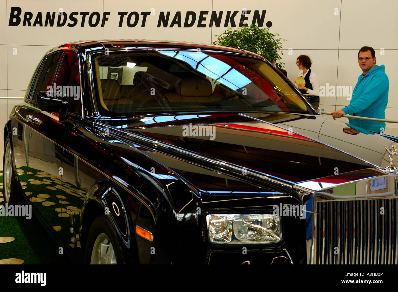 Amsterdam RAI Convention Centre 2007 Auto show looking men to big black ...