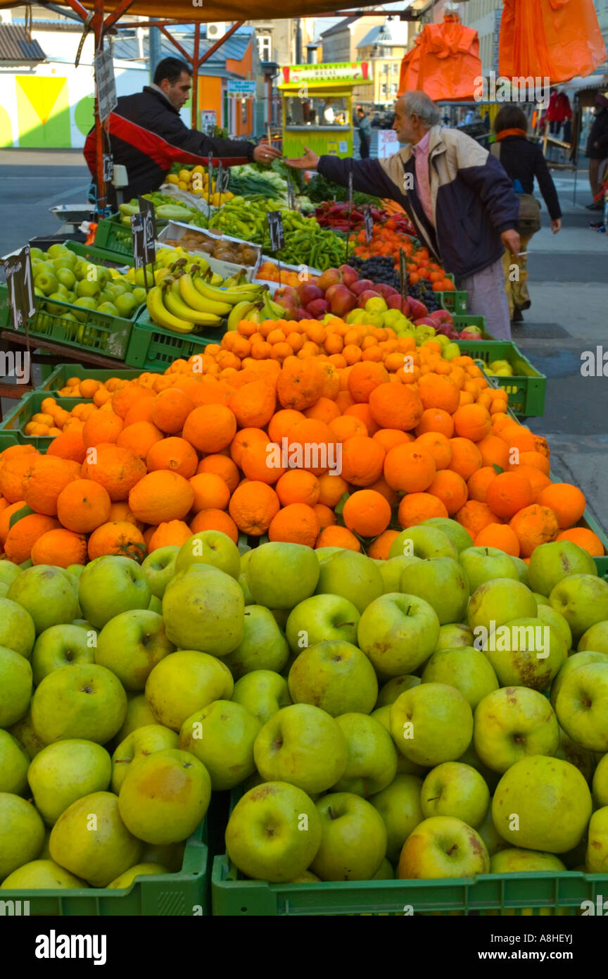 Brunnenmarkt market in Josefstadt Vienna Austria EU Stock Photo - Alamy