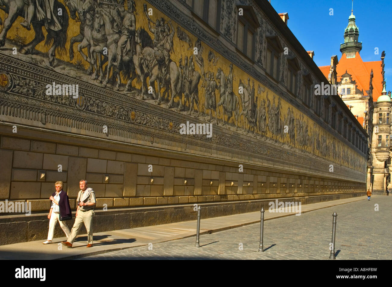 Augustusstrasse with Procession of Princes mural in central Dresden ...