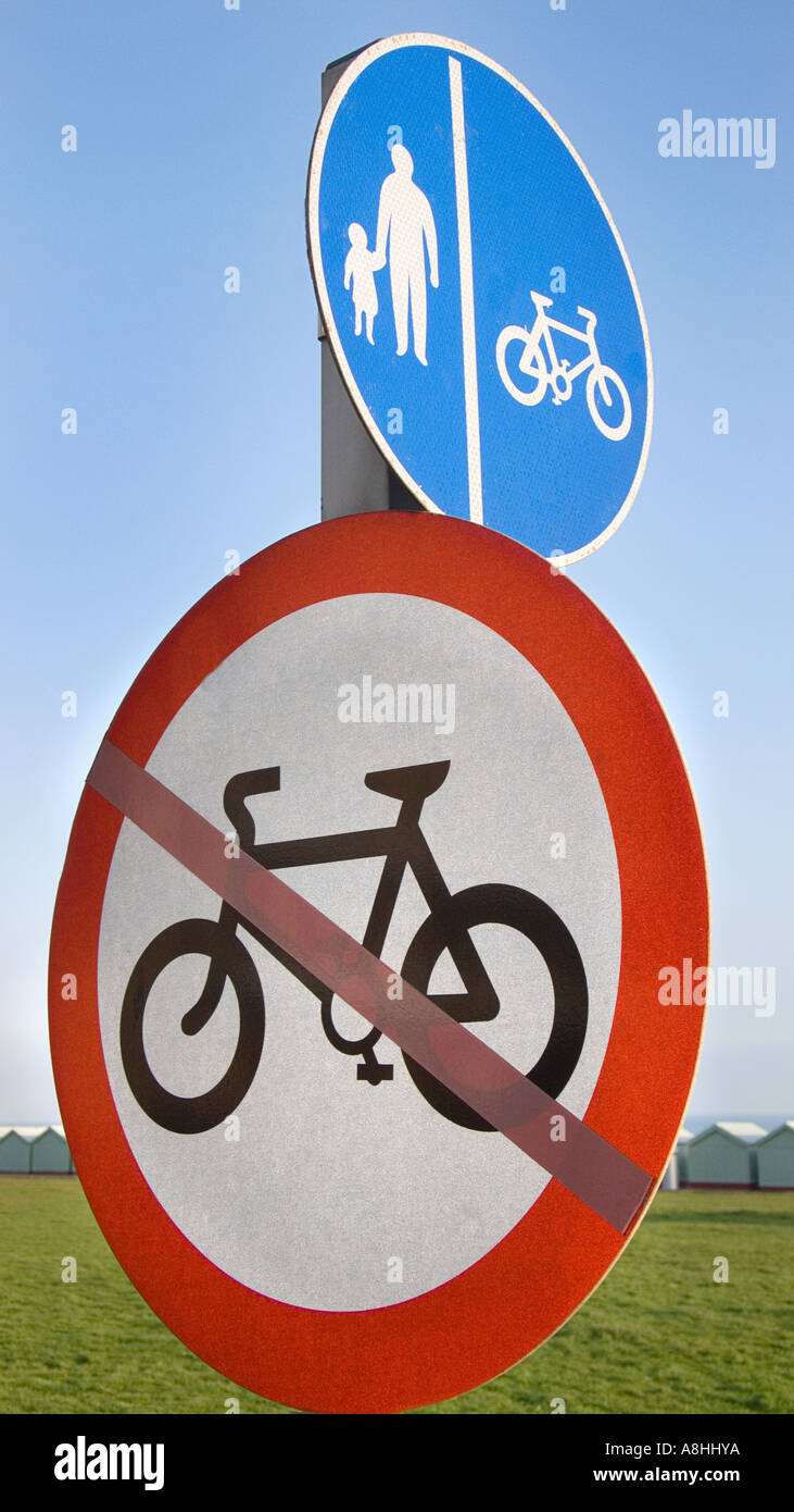 Shared path sign signs hi-res stock photography and images - Alamy