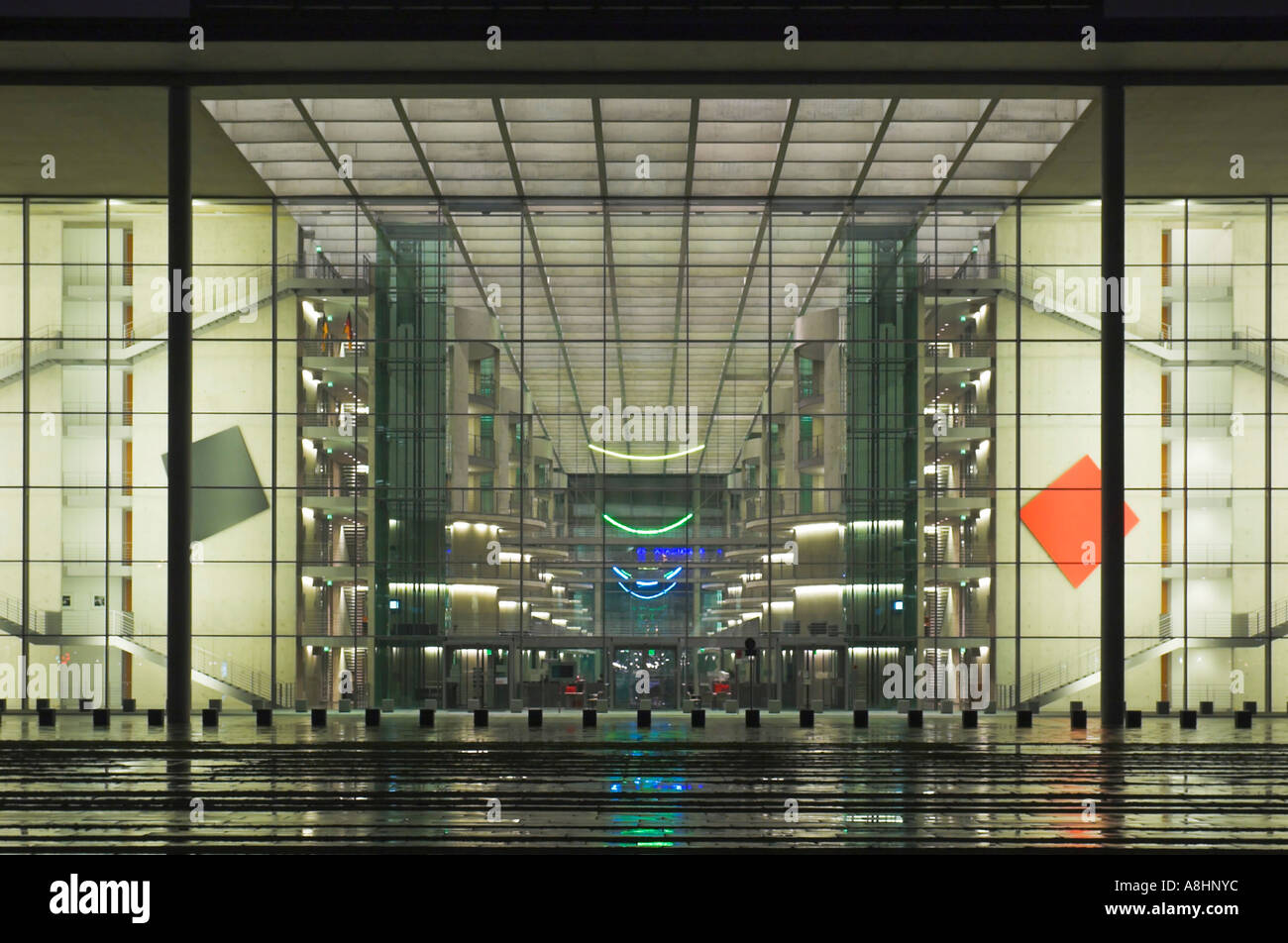 Glass front cabinets hi-res stock photography and images - Alamy