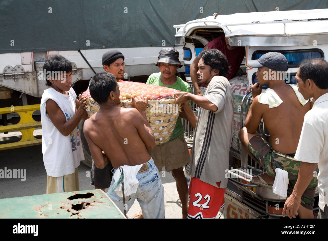 Filipino workers hi-res stock photography and images - Alamy