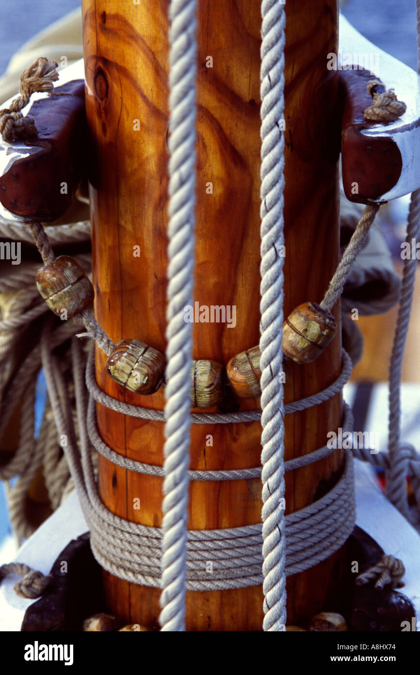 Mast and rigging of traditional sailing boat Stock Photo - Alamy