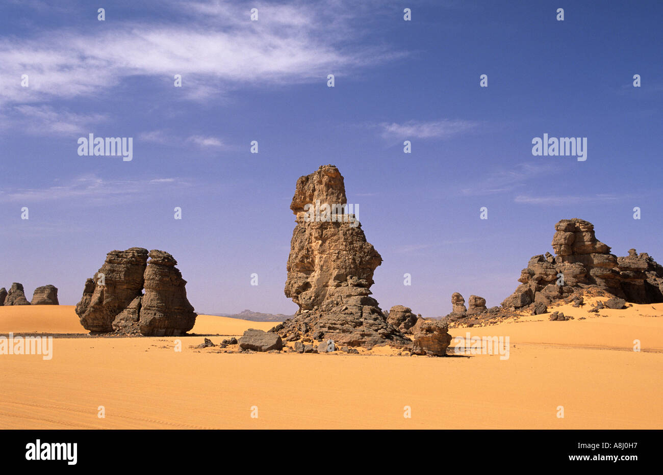 Libya Fezzan Sahara desert Akakus Stock Photo - Alamy