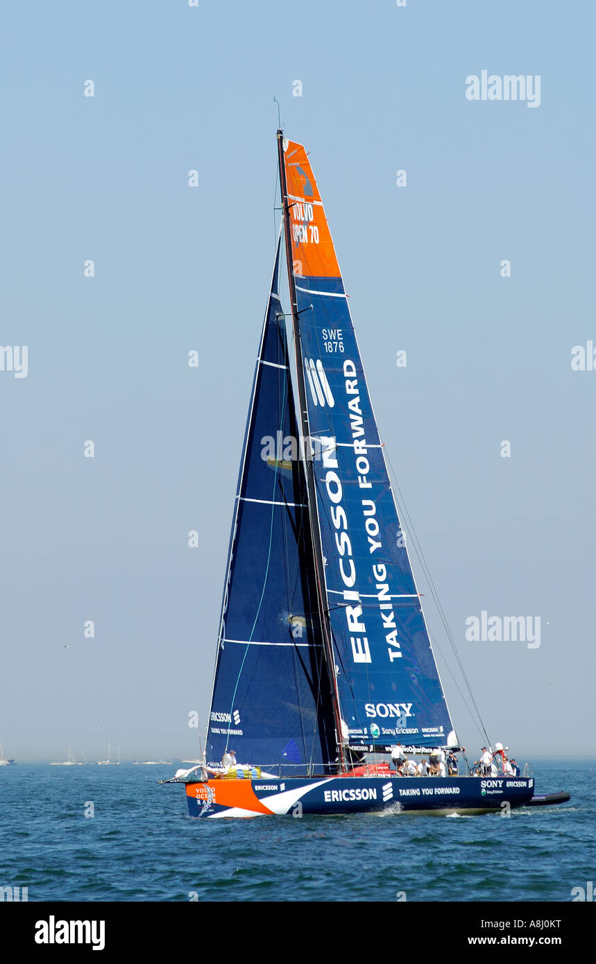 Volvo Ocean Race 2006 Life on the Extreme Ericsson racing team Stock ...