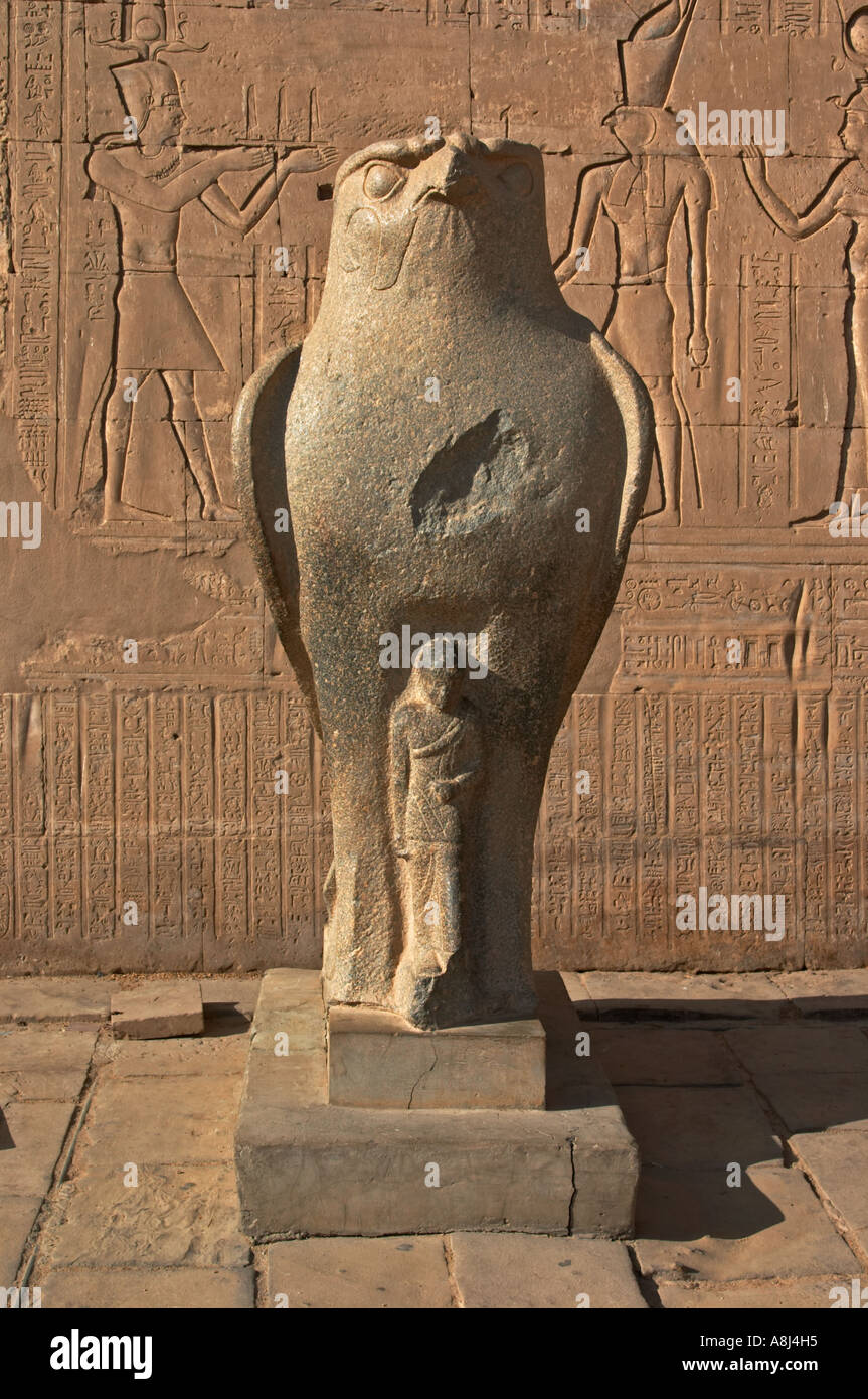 Edfu Falcon statue at the temple of Horus Stock Photo - Alamy