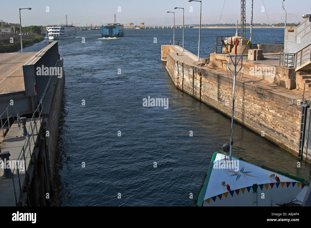 Cruise ship in the Esna lock on the River Nile Stock Photo - Alamy