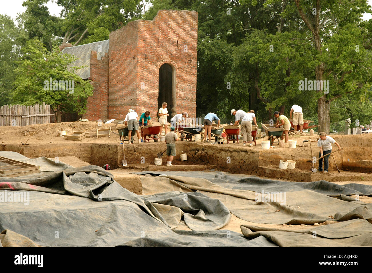 Historic Jamestowne jamestown archaeological dig Stock Photo - Alamy