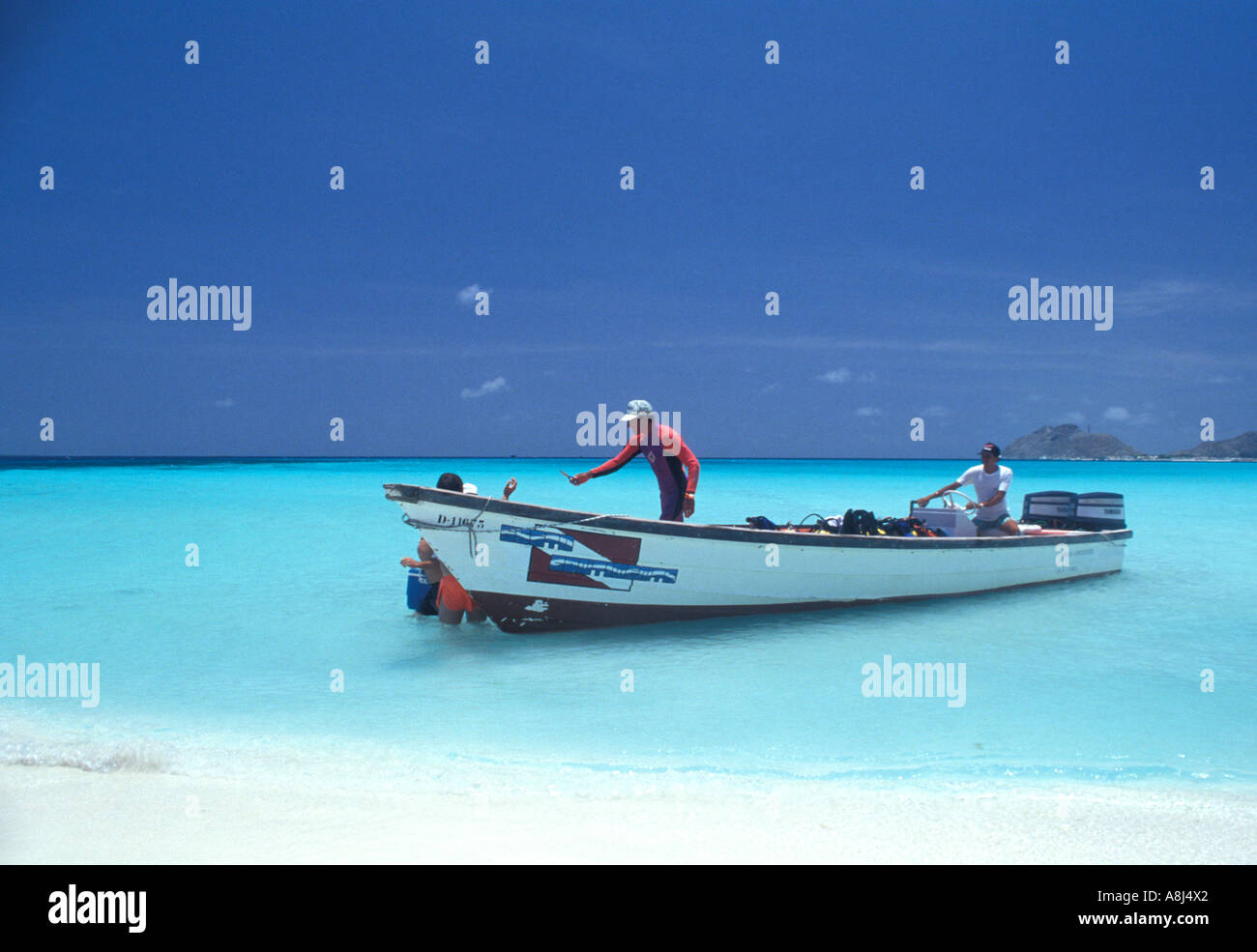 Los Roques Archipelago Venezuela, dive boat Stock Photo - Alamy